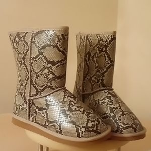 Cape Robbin | Shoes | Lizzard Booties | Poshmark